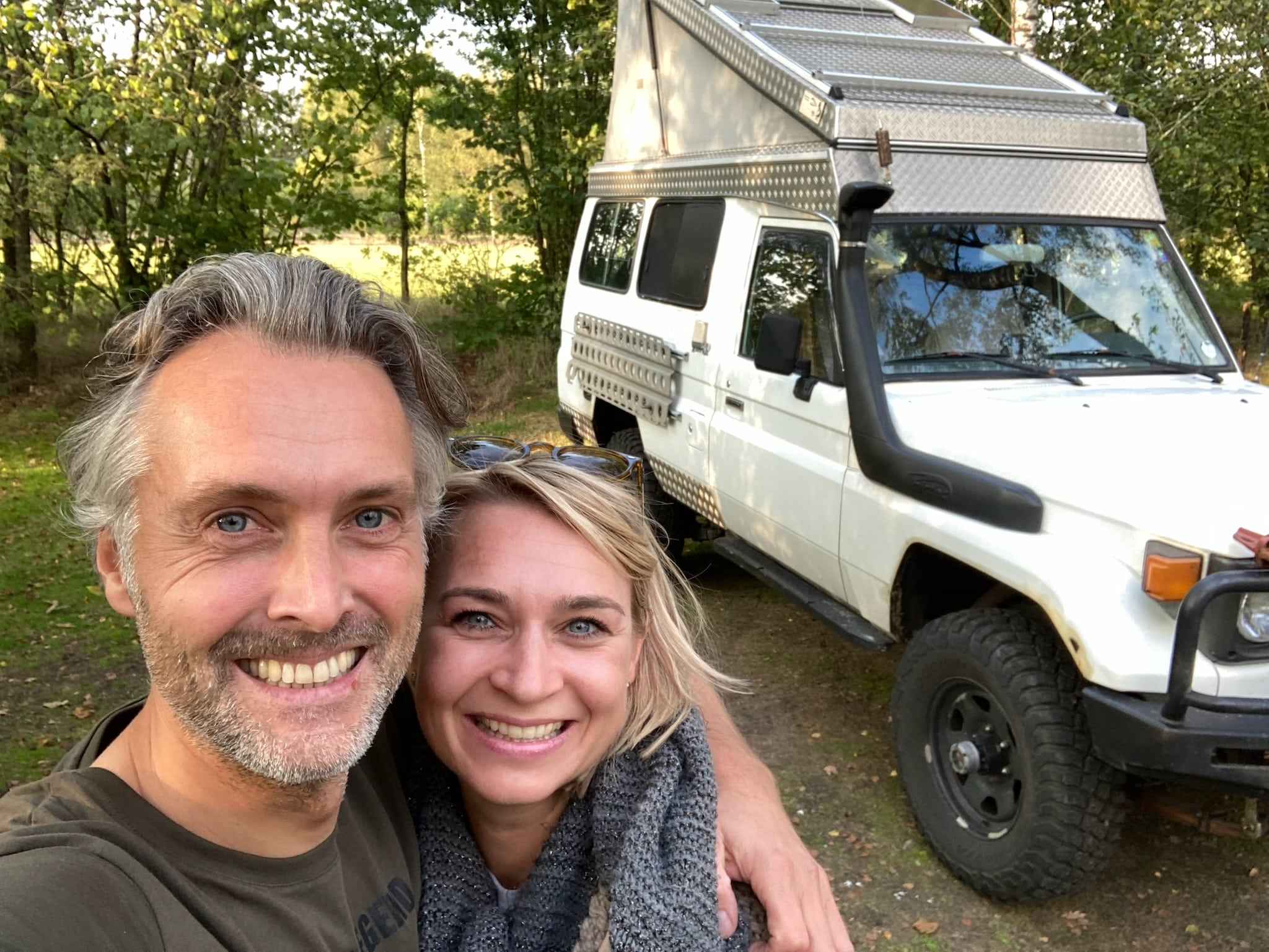 Ronald dan Simone melakukan perjalanan melalui Afrika dengan ...