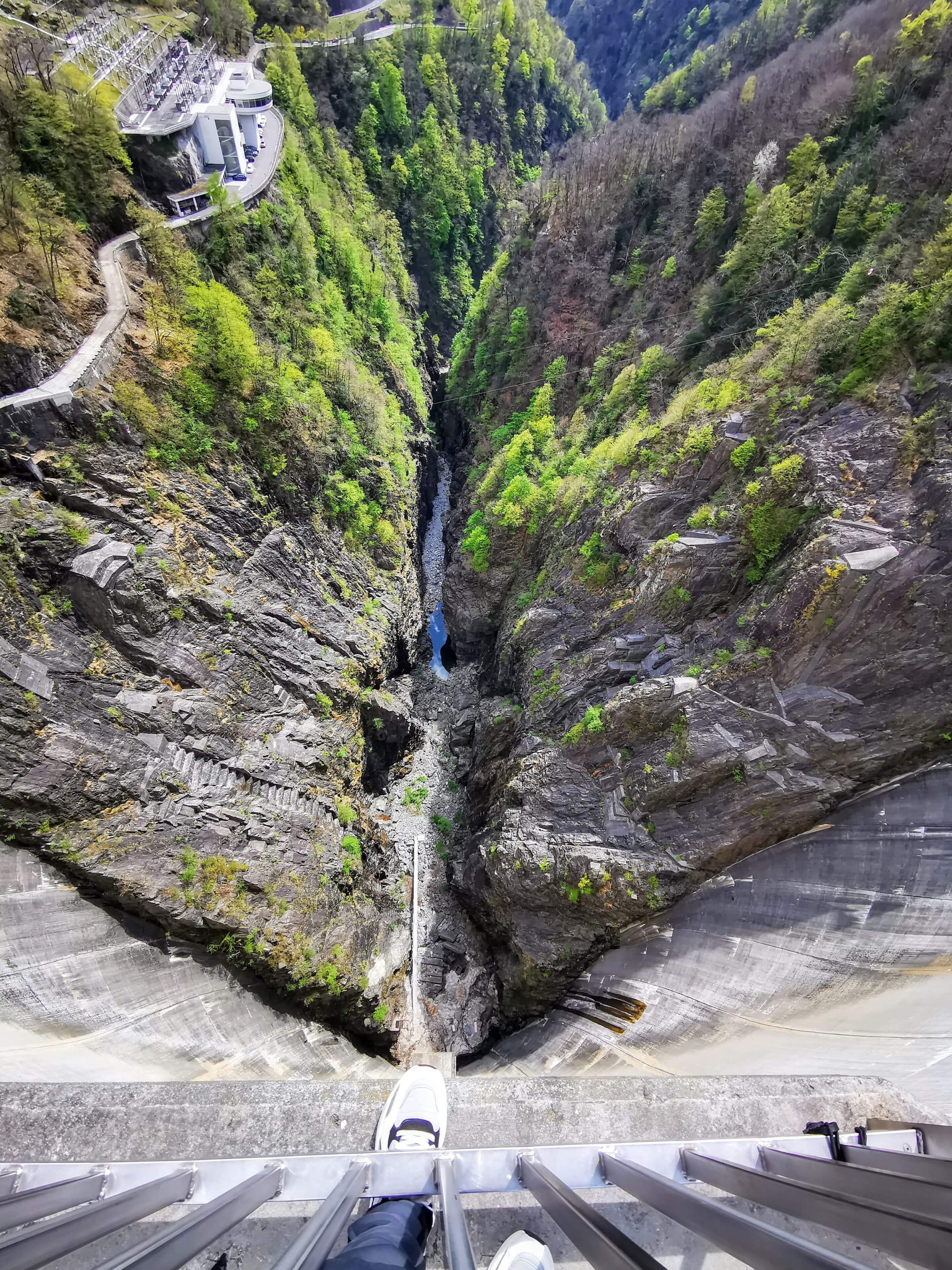 Roadtrip Schweiz | Valle Verzasca och James Bond Bungee Dam